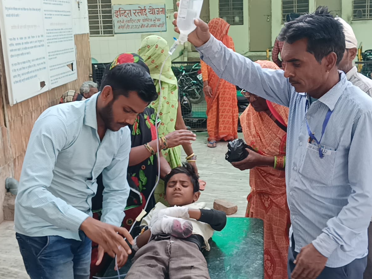 Firecracker burst in the hand of 8 year old innocent | 8 साल के मासूम ...