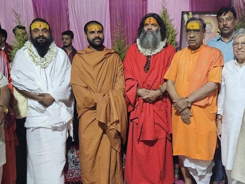Honoring of Acharyas of Mahayagya at Sri Srividyadham of Indore
