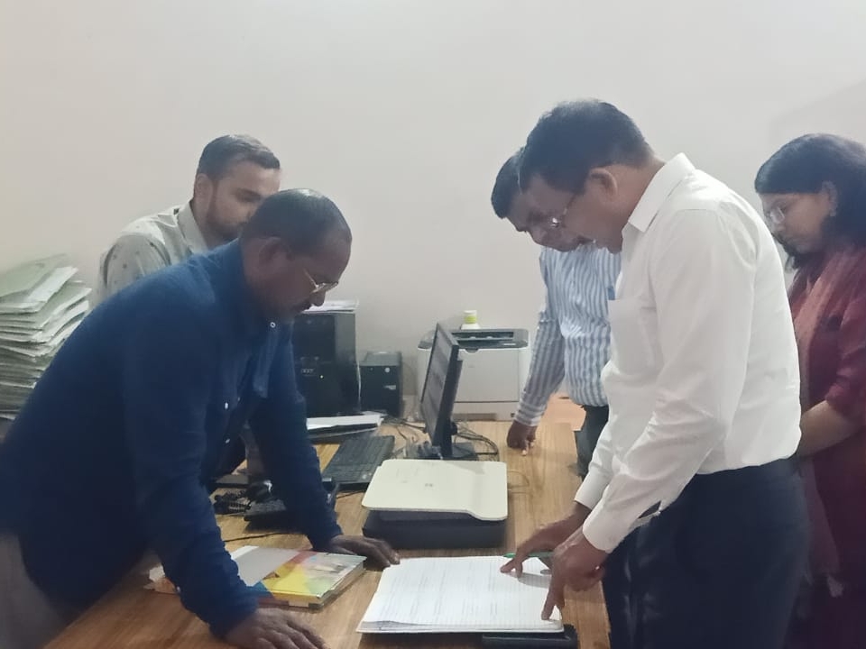 Election control room opened in Jalaun | जालौन में खोला गया निर्वाचन ...