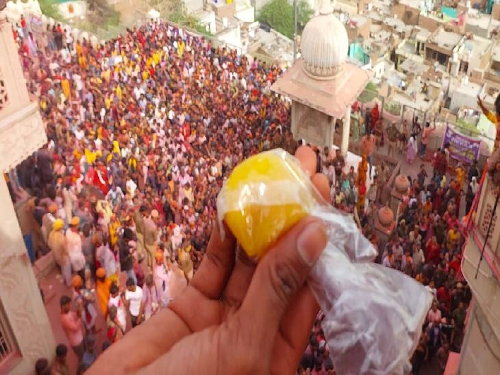 Mathura Barsana's famous laddu holi today