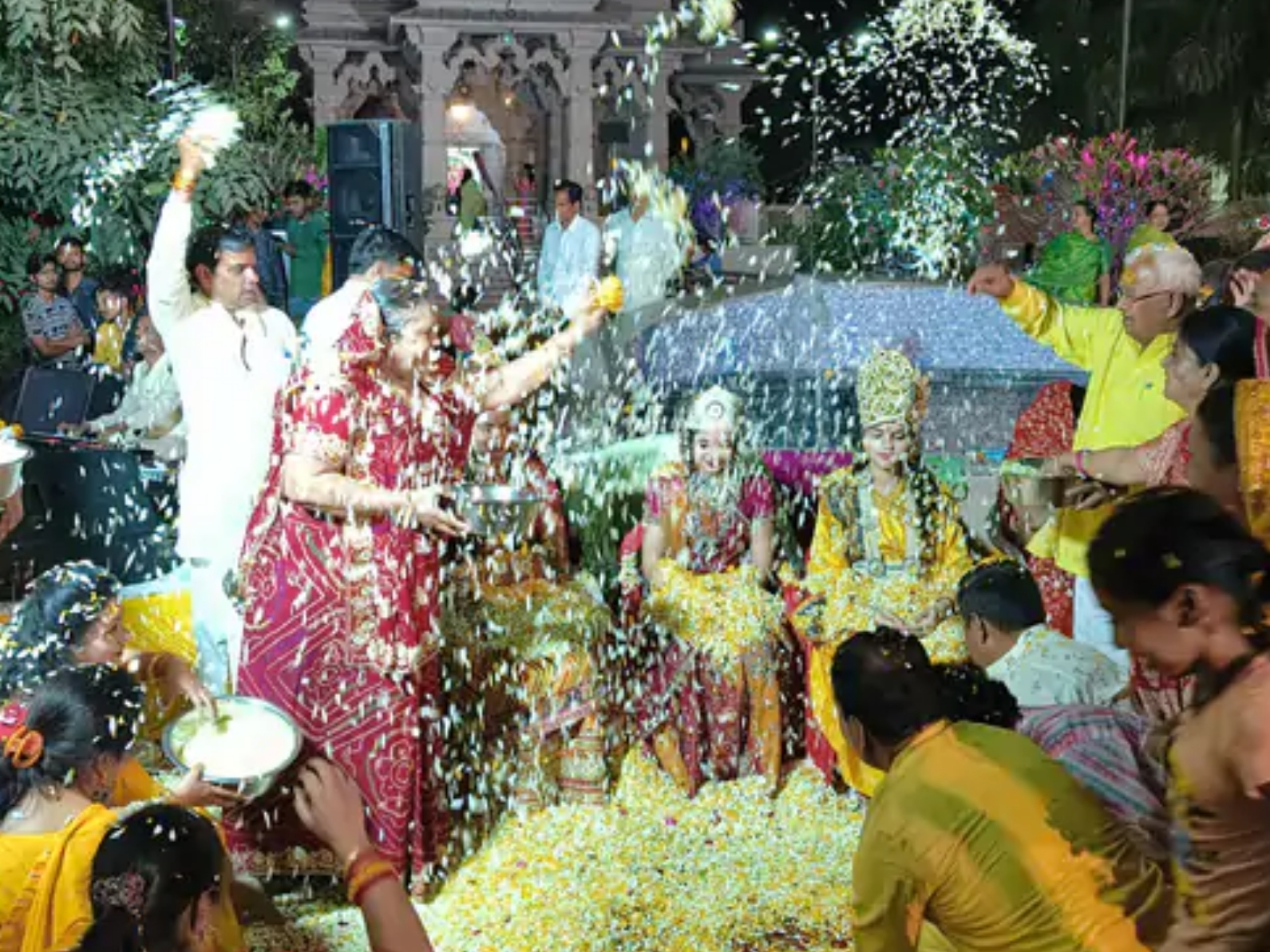 Phagotsav in Radha Krishna temple of Ramganjmandi | रामगंजमंडी के राधा ...