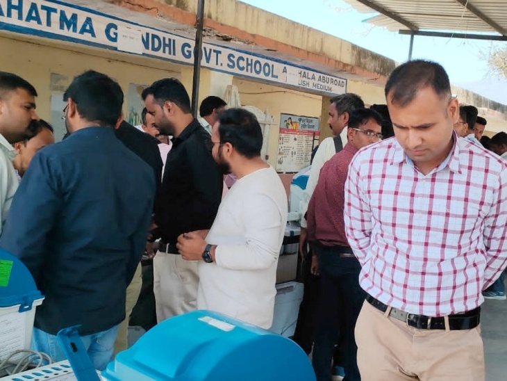 Assistant Returning Officer visited polling stations Mount abu ...