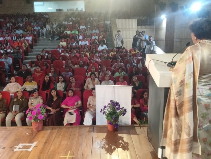 Haryana Women Commission Chairperson Renu Bhatia Visit SUPVA Rohtak ...