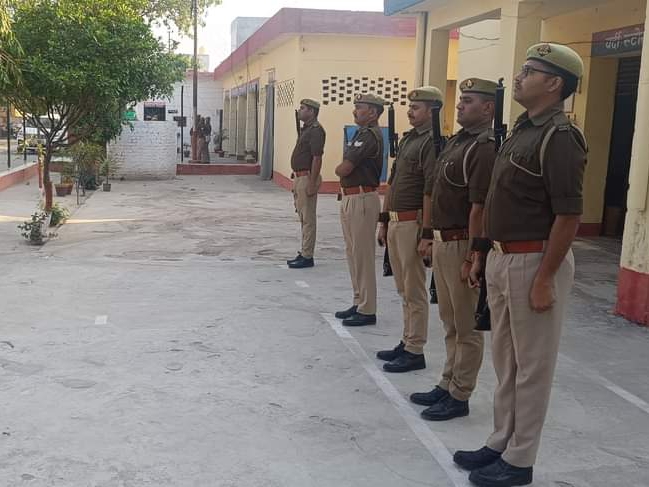 ASP took the parade salute in the reserve police line | एएसपी ने रिजर्व ...