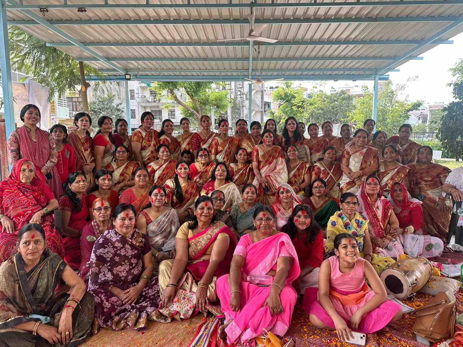 Women of Radha Nikunj Mahila Mandal celebrated Phagotsav | राधा निकुंज ...