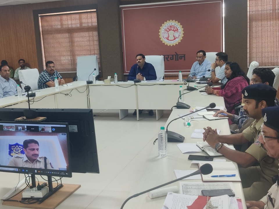 Video conferencing of officers of MP-Maharashtra border districts
