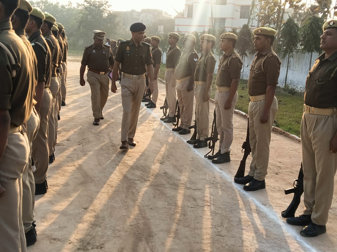 ASP inspected police line in Siddharthnagar | सिद्धार्थनगर में एएसपी ने ...