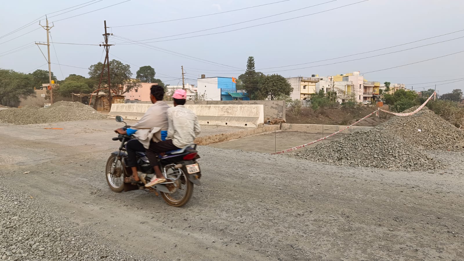16 meter wide bridge on Kharkhara Canal ready, approach slab not made ...