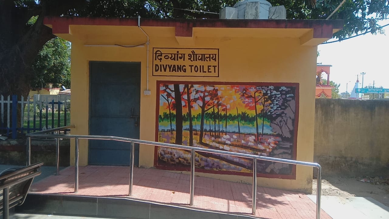 Lock hangs in the toilet of Simultala railway station, railway ...