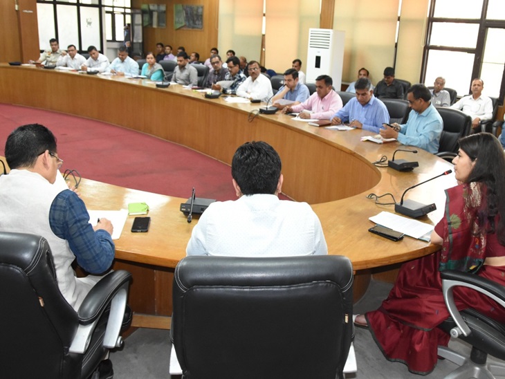 Haryana Rohtak ADC Vaishali Singh meeting officials regarding Lok Sabha ...