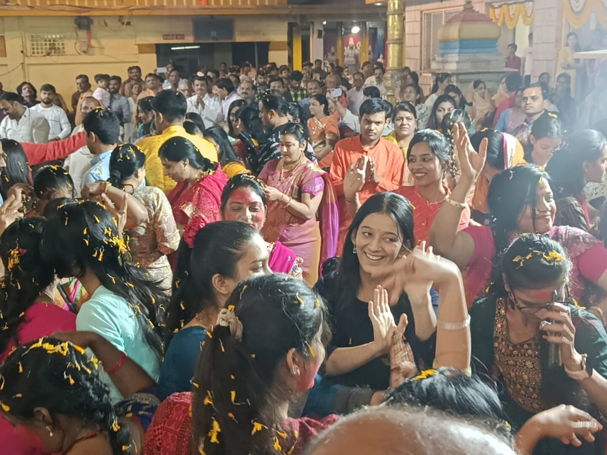 Phagotsav at Lakshmi Venkatesh Devasthan in Indore | इंदौर में लक्ष्मी ...