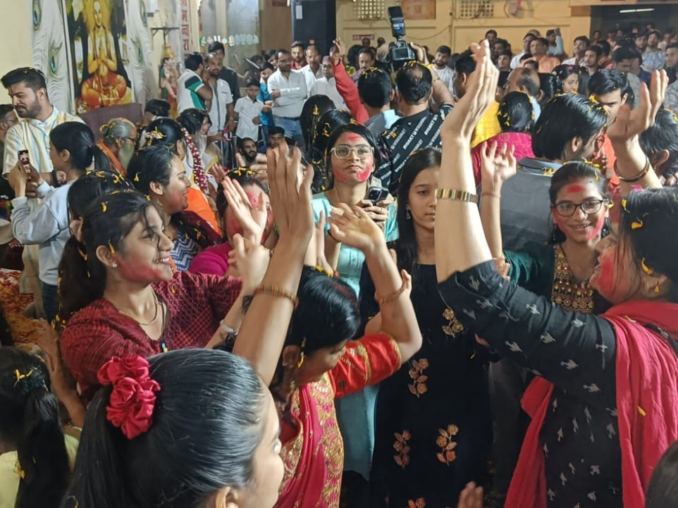 Phagotsav at Lakshmi Venkatesh Devasthan in Indore | इंदौर में लक्ष्मी ...