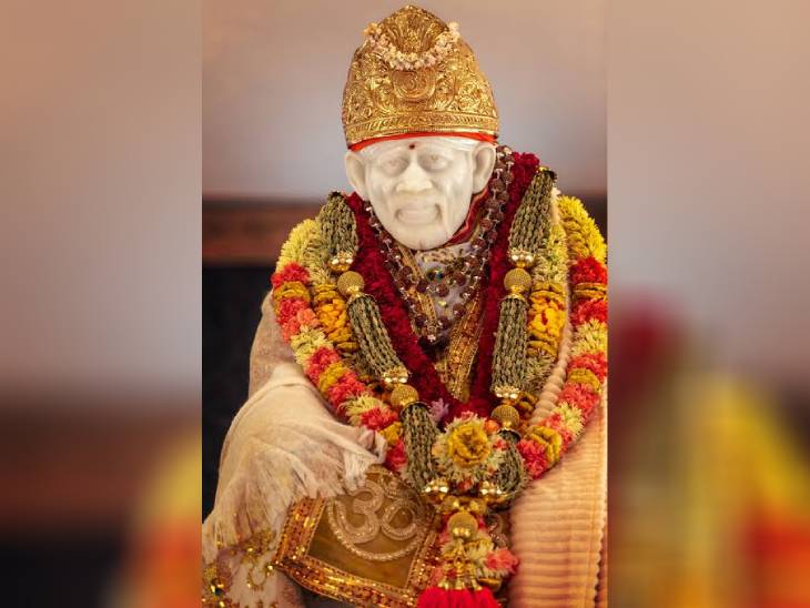 Kakad Aarti at Shirdi Saindham Temple Putlighar Bhopal on Thursday ...