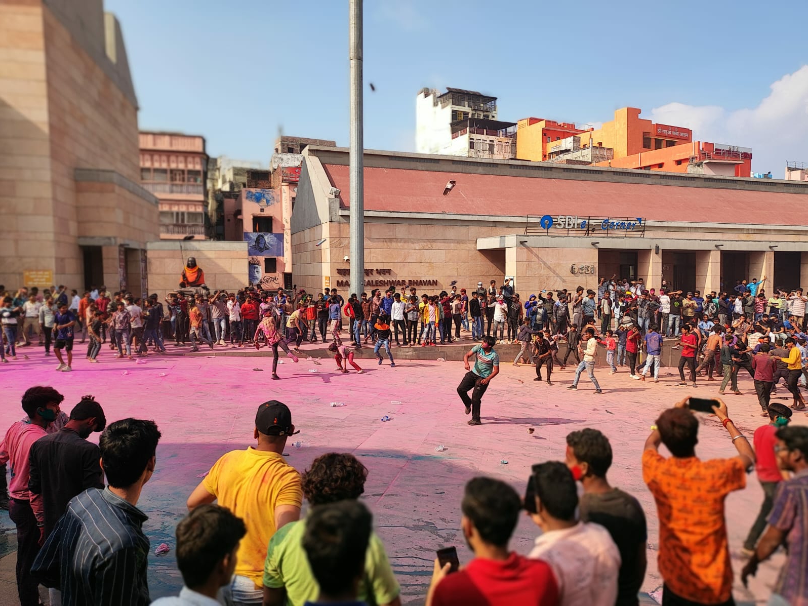 Holi with culture, tradition and colors made of flowers in Kashi | काशी ...