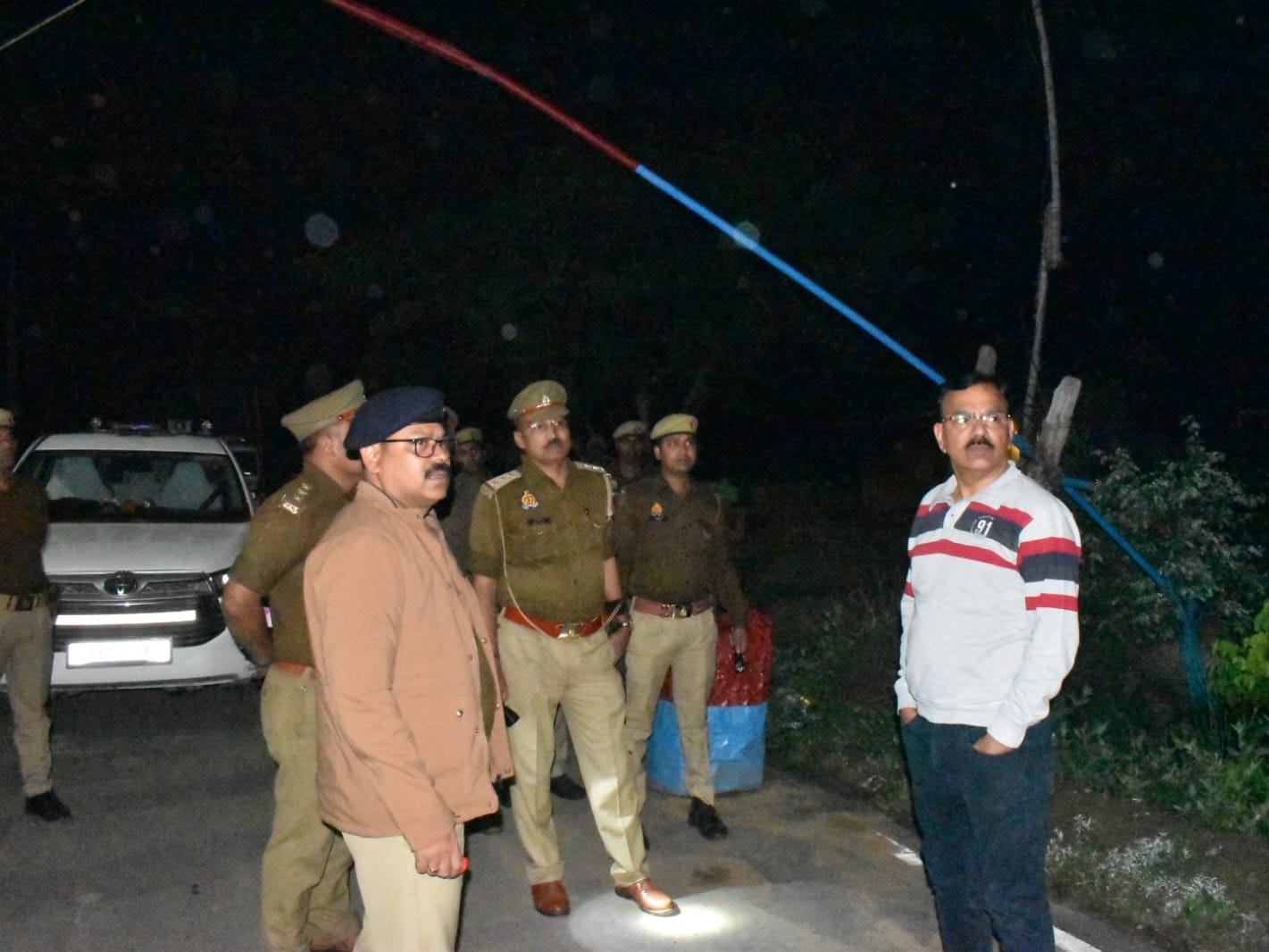 Ghazipur SP took stock of picket duty at night | गाजीपुर एसपी ने रात ...