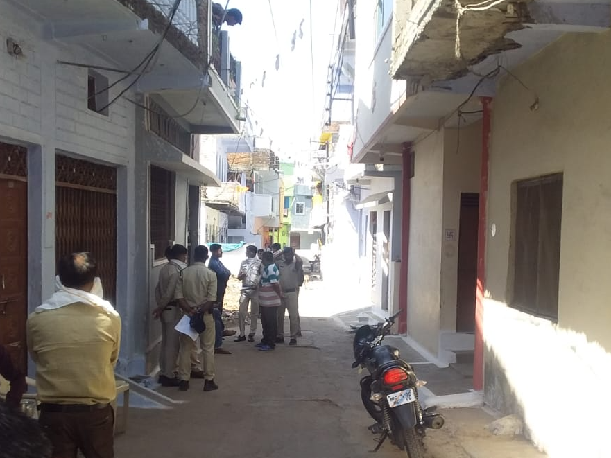 Two day old dead body found in house in Sagar | सागर में मकान में मिला ...
