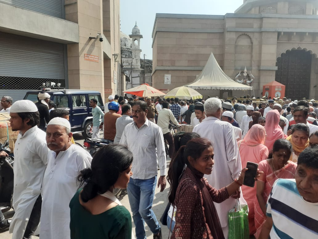 Believers gathered in mosques for Friday prayers in Ramadan In Varanasi ...