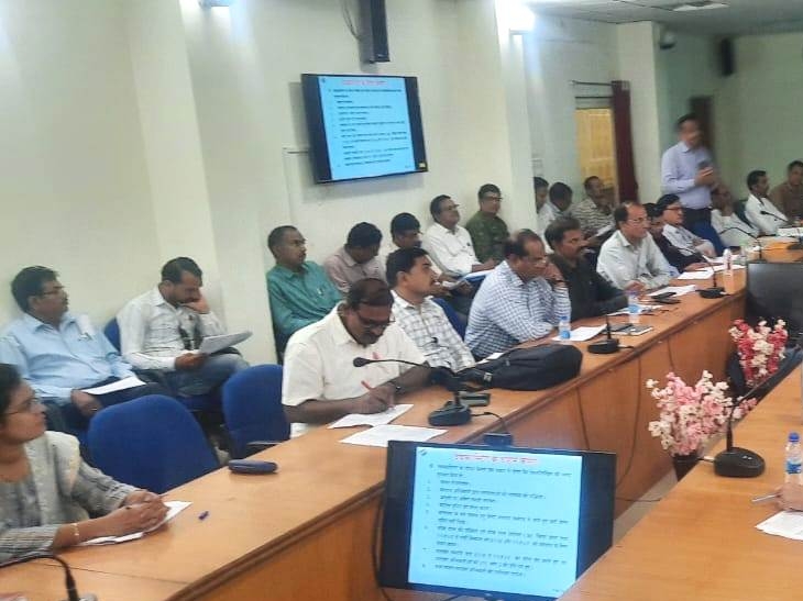 The training of master trainers who provide election related training ...