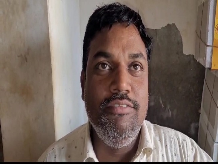 MLA exposed in front of Dharmendra Yadav in Azamgarh | आजमगढ़ में ...