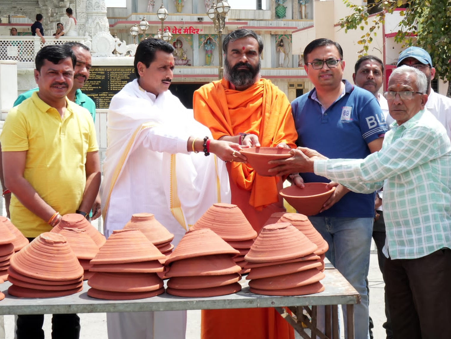 Shri Guru Seva Sansthan organized in Indore | इंदौर में श्री गुरु सेवा ...