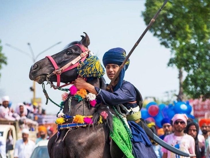 Sikh Hola Mohalla History ; Sikhism Festival Customs Traditions Nihang ...