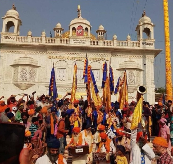 Sikh Hola Mohalla History ; Sikhism Festival Customs Traditions Nihang ...