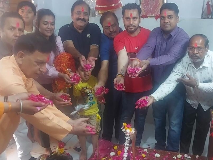 Anointing of Bhole with Gulal and Bhang in Sant Nagar | संत नगर में ...
