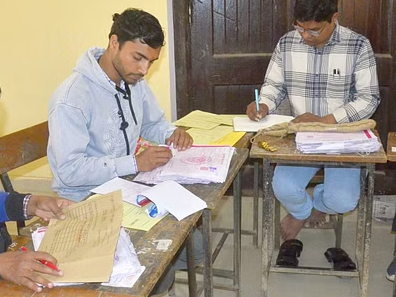 Speed of checking of UP Board copies slow | यूपी बोर्ड की कॉपियों की ...