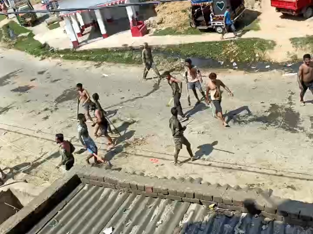 Fight between two parties over mud accumulation in Ratanpur | रतनपुर ...