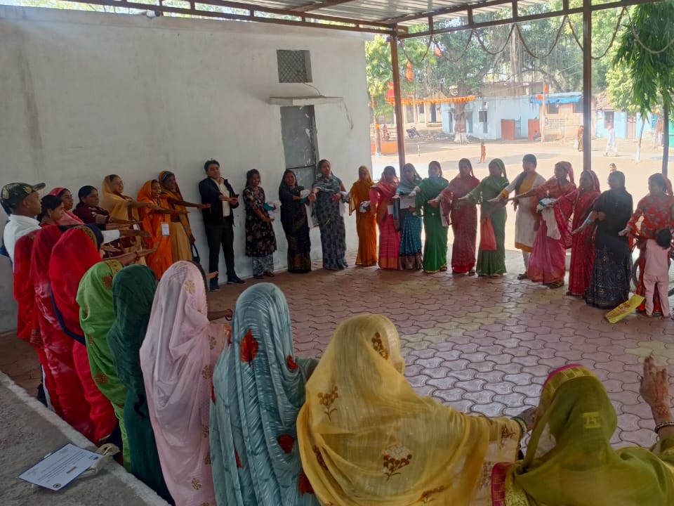 Anganwadi workers motivated to vote through human chain and awareness ...