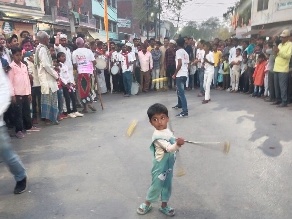 Holi celebrated with pomp in Phulpur | फूलपुर में धूमधाम से मनाई गई ...