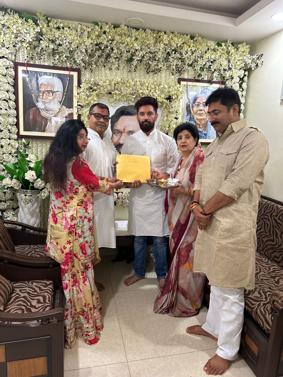 Arun Bharti will be LJP (R) candidate from Jamui. | विजयी भव: कहकर ...