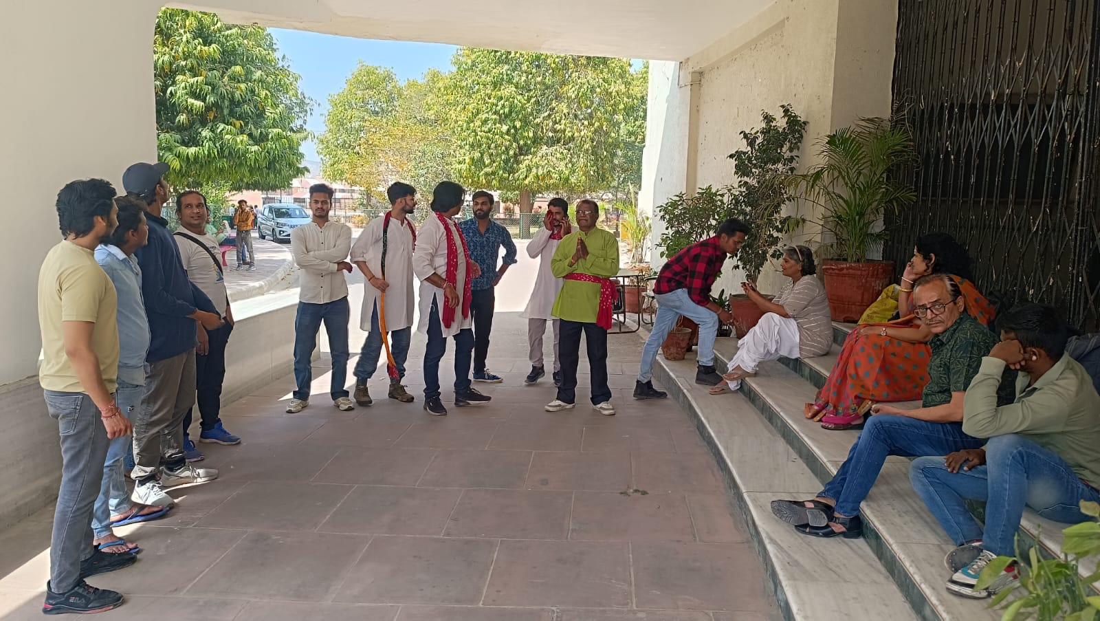 Street drama played at Rabindra Manch on Theater Day | रंगमंच दिवस पर रवीन्द्र मंच खेला गया ...