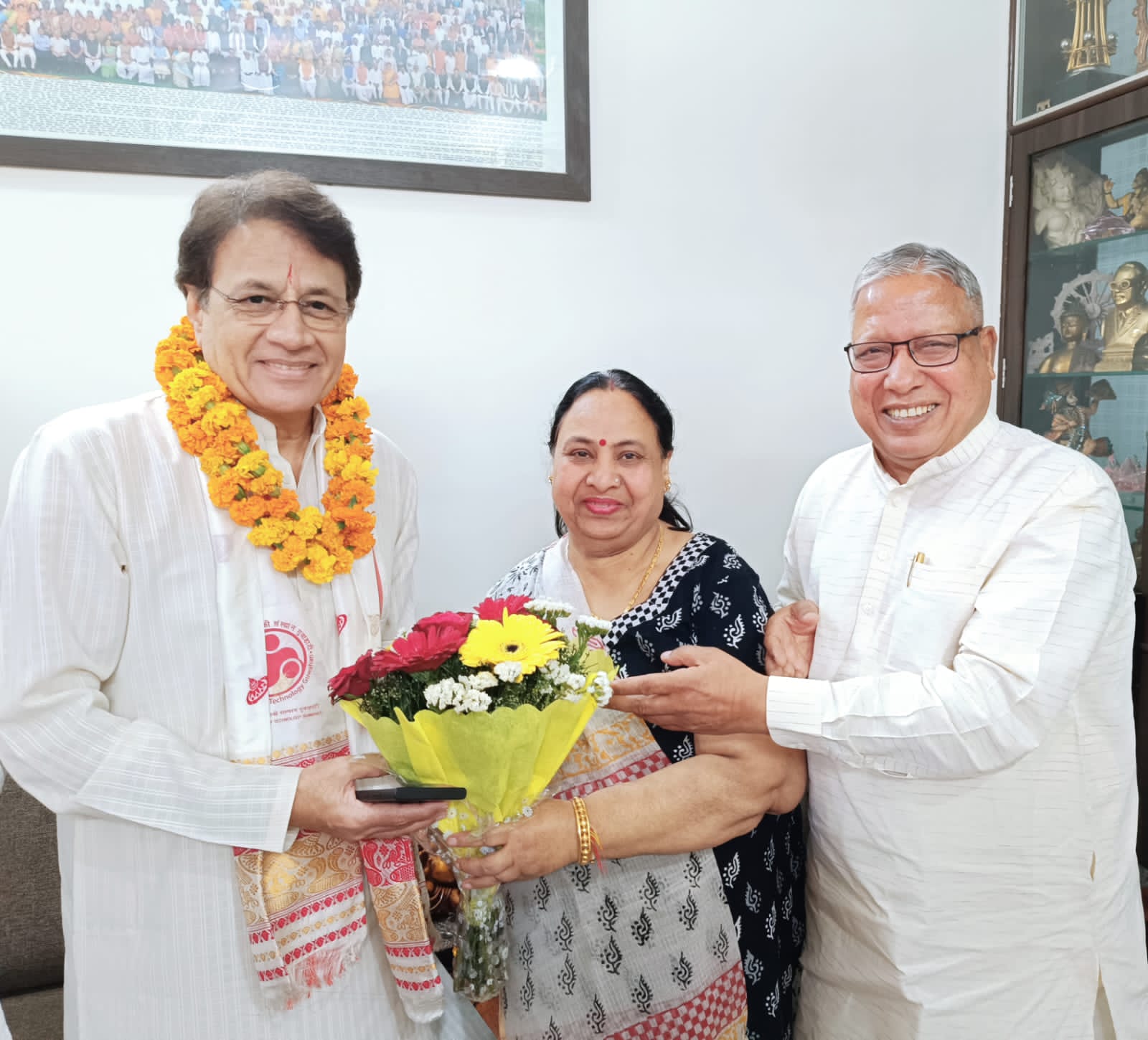 Rajendra Aggarwal's musical style after ticket booking | भाजपा के सांसद ...