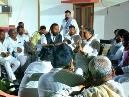 Zamania MLA Omprakash Singh reached Mukhtar's ancestral residence gate ...