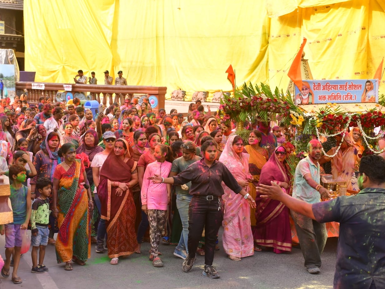 Sai Prabhat Pheri started with full devotion in Indore