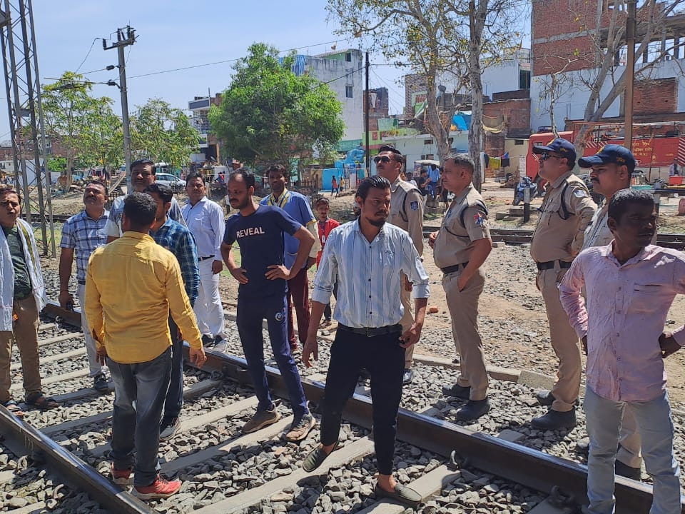 Fire broke out in a goods train bogie filled with coal: Smoke was seen ...