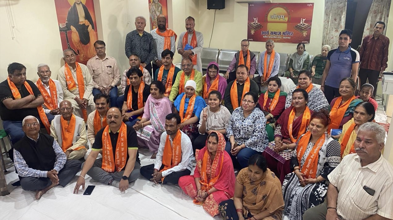 Told the devotees in Arya Samaj temple that Indian culture is Vedic ...