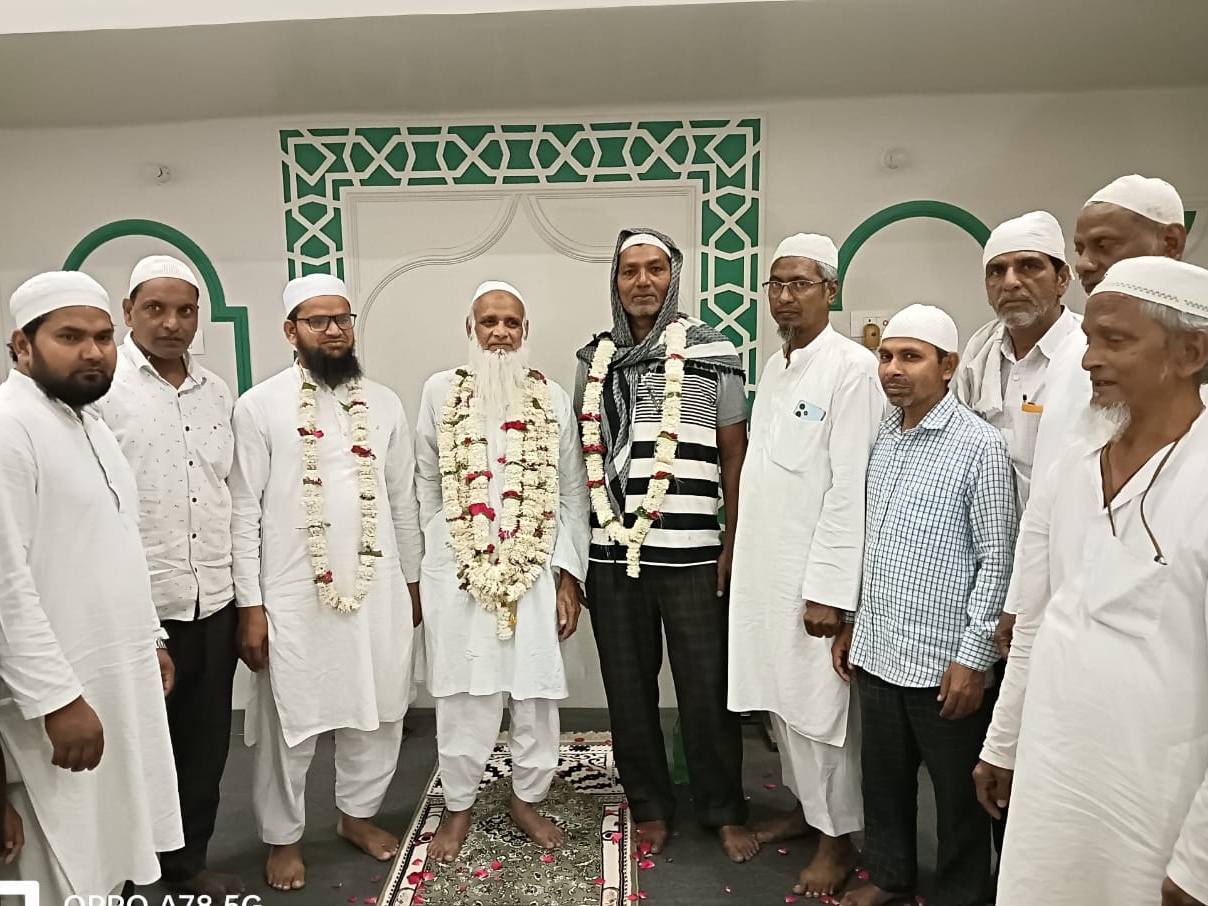Namaz-e-Taraweeh completed in the mosque of Bhadohi | भदोही के मस्जिद ...