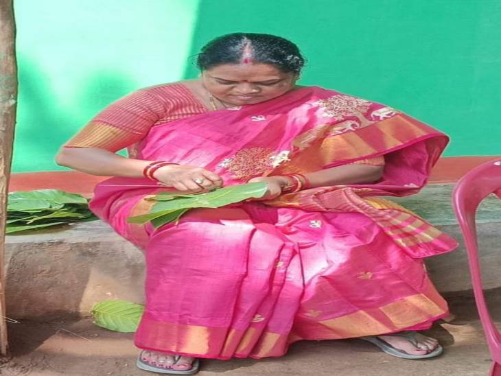 Chhattisgarh Rajya Sabha MP Phulo Devi Netam Sarai broke a leaf