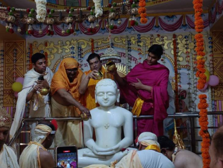 Shobha Yatra taken out on the birth anniversary of Lord Rishabhdev in ...