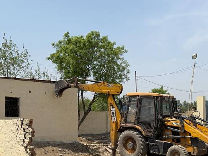 Authority freed land worth Rs 25 crore from encroachment Two rooms and ...
