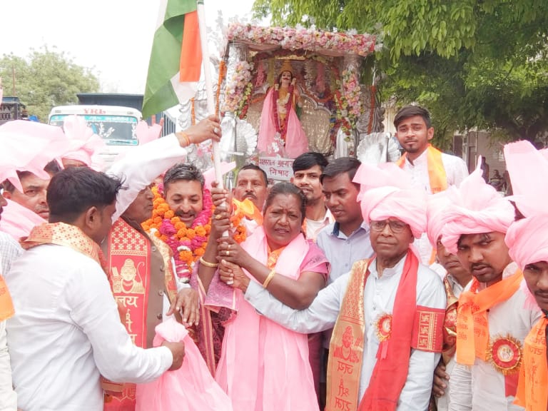 Nishadraj Guhya's birth anniversary was celebrated with great pomp in ...