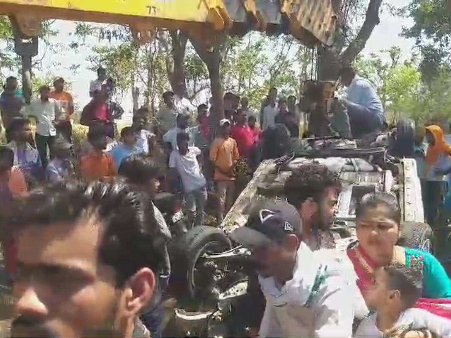 Fatehabad- Honda City car fell into Bhakra canal in Tohana, one dead body recovered, police ...