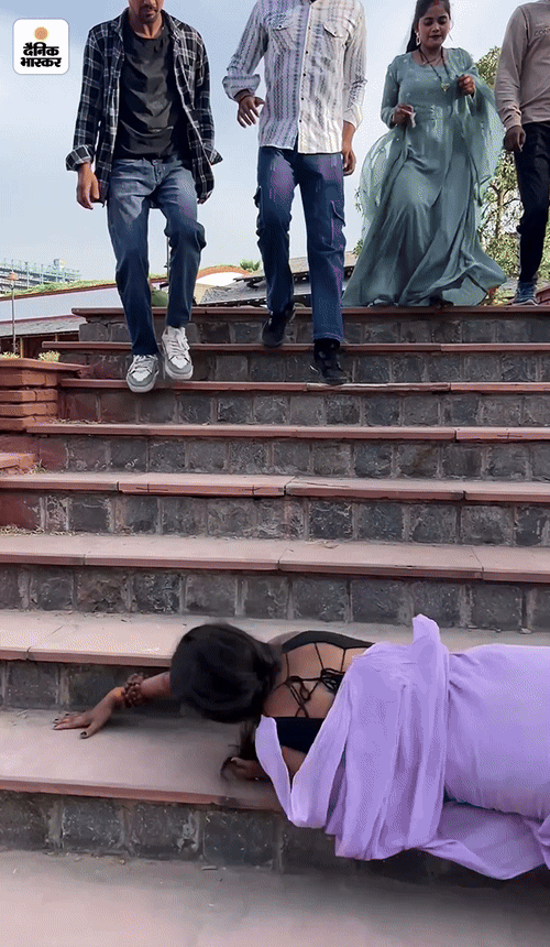 Delhi Metro Viral Video Priti Maurya Struggle Story | Youtube Earning