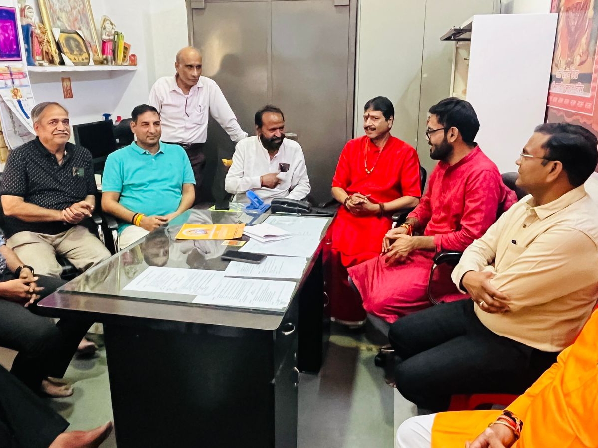 Cleanliness drive was conducted at Shri Ranjit Hanuman Mandir in Indore ...