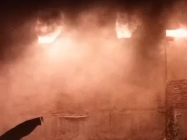 A huge fire broke out in a thinner factory | थिनर फैक्ट्री में लगी भीषण ...