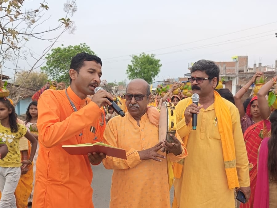 10 km long Kalash Shobha Yatra took place in Duddhi | दुद्धी में निकली ...