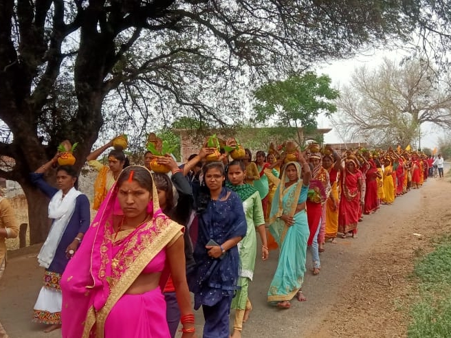 10 km long Kalash Shobha Yatra took place in Duddhi | दुद्धी में निकली ...