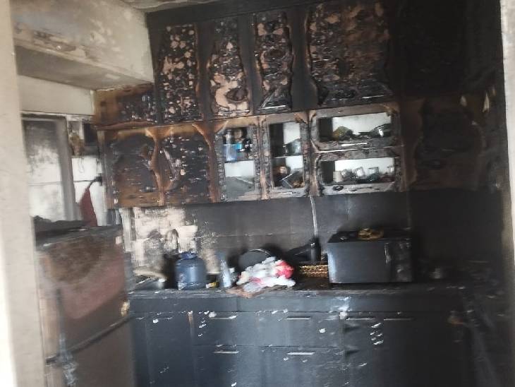 Fire broke out in Tower 16 of Omaxe Residency 2 | ओमेक्स रेजीडेंसी-2 के ...